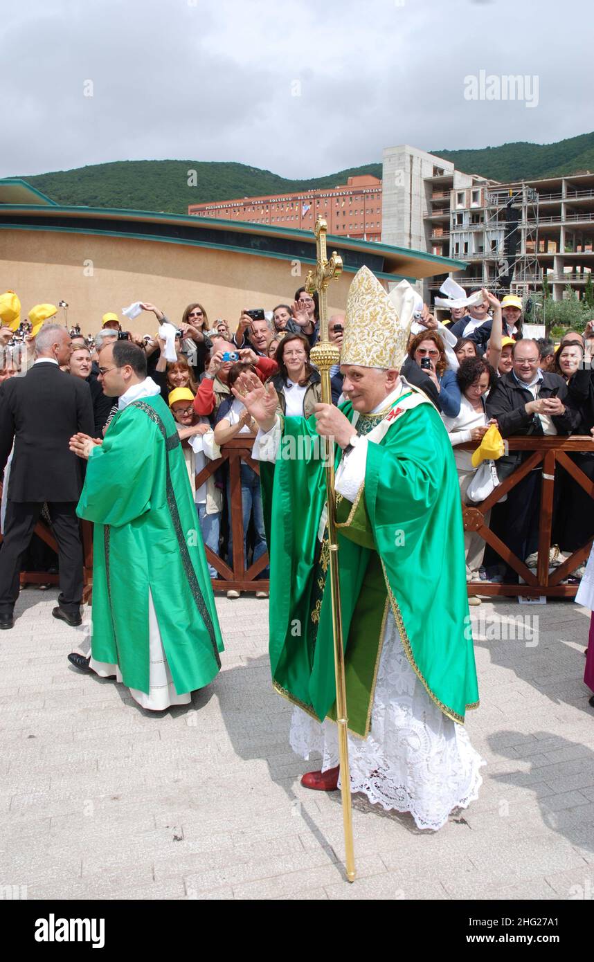 Pope Benedict XVI visits the Shrine of Padre Pio in San Giovanni ...