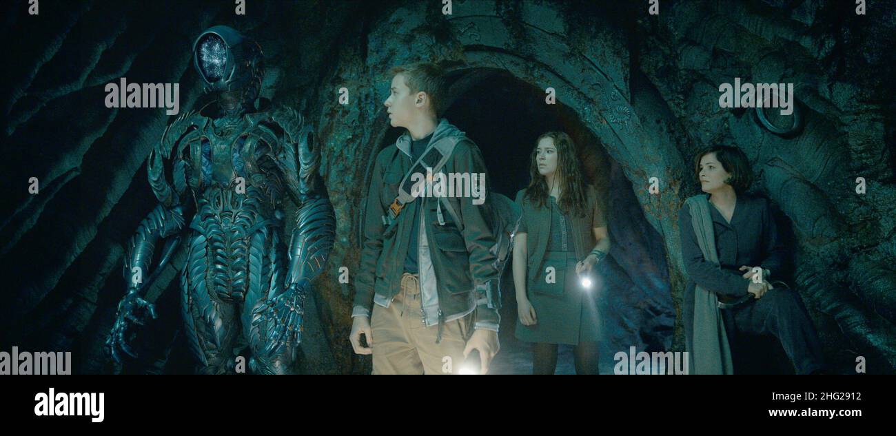 LOST IN SPACE, from left: Brian Steele as Robot, Maxwell Jenkins, Mina ...