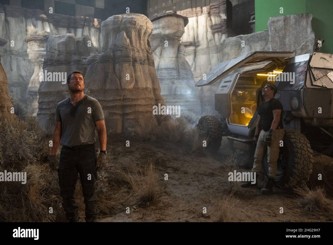 LOST IN SPACE, from left: Toby Stephens, Ignacio Serricchio, The New ...