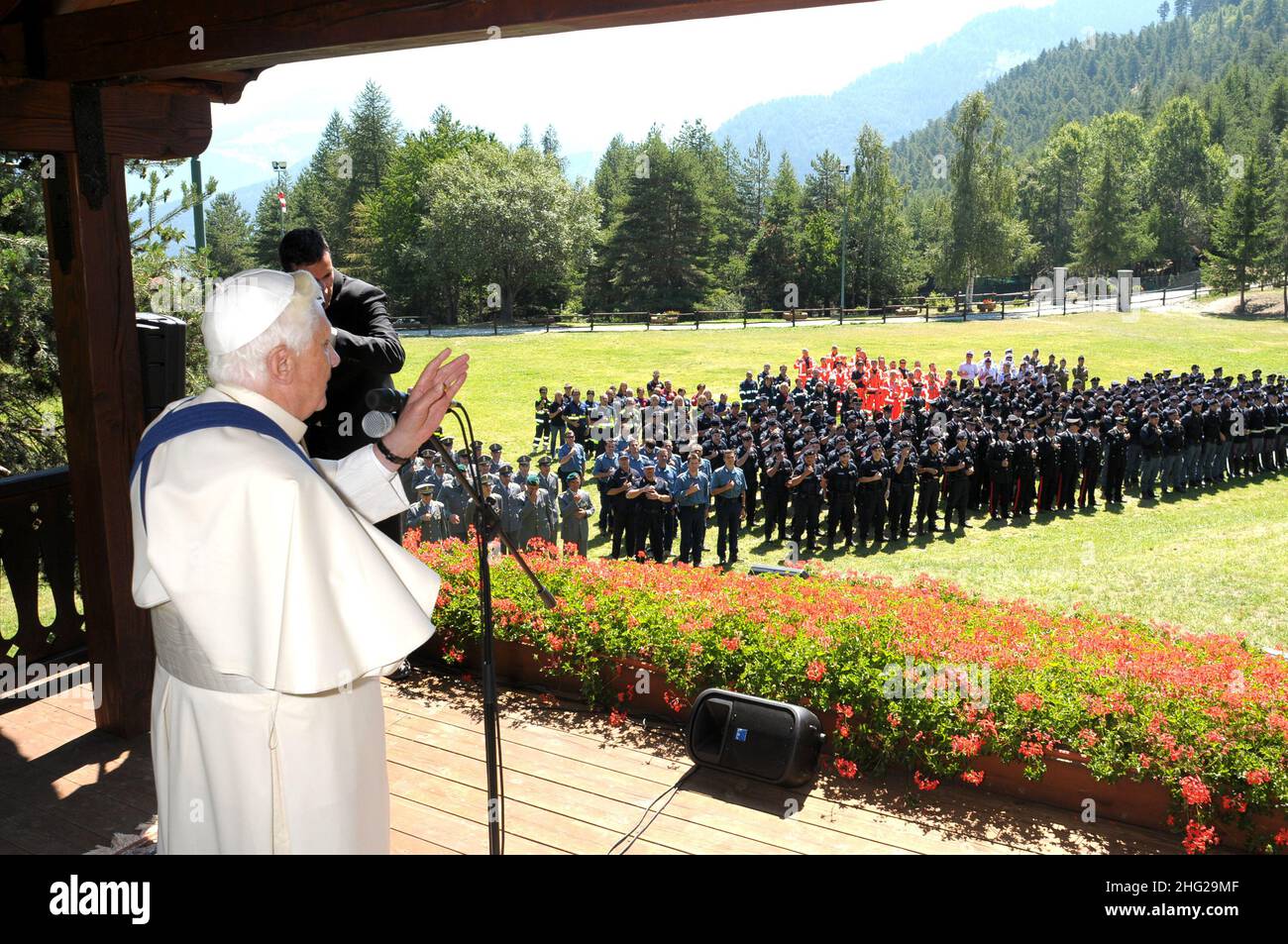 Castel gandolfo pope benedict hi-res stock photography and images - Alamy