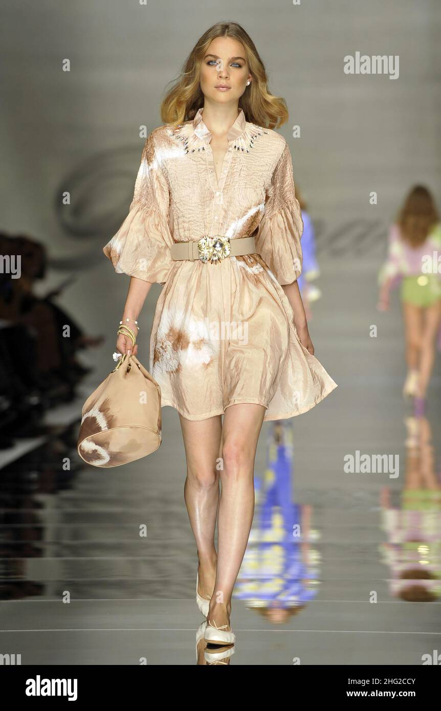 Modelli in passerella hi-res stock photography and images - Alamy