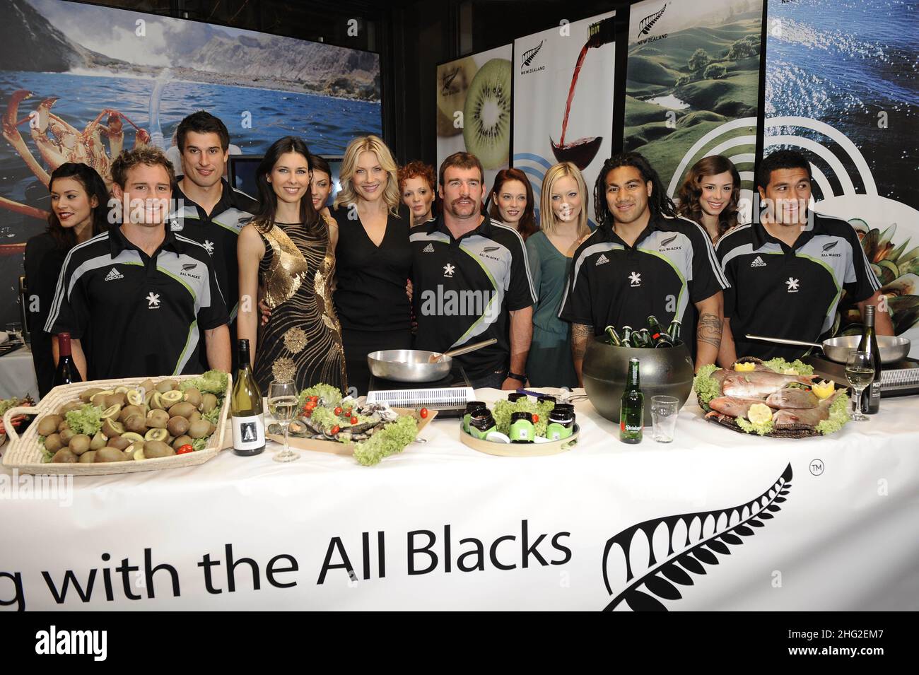 Rugby team the New Zealand All Blacks chef for a day with the girls of ...