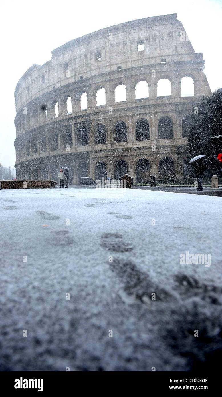 Snowfall at The Colosseum in Rome, Italy Stock Photo - Alamy