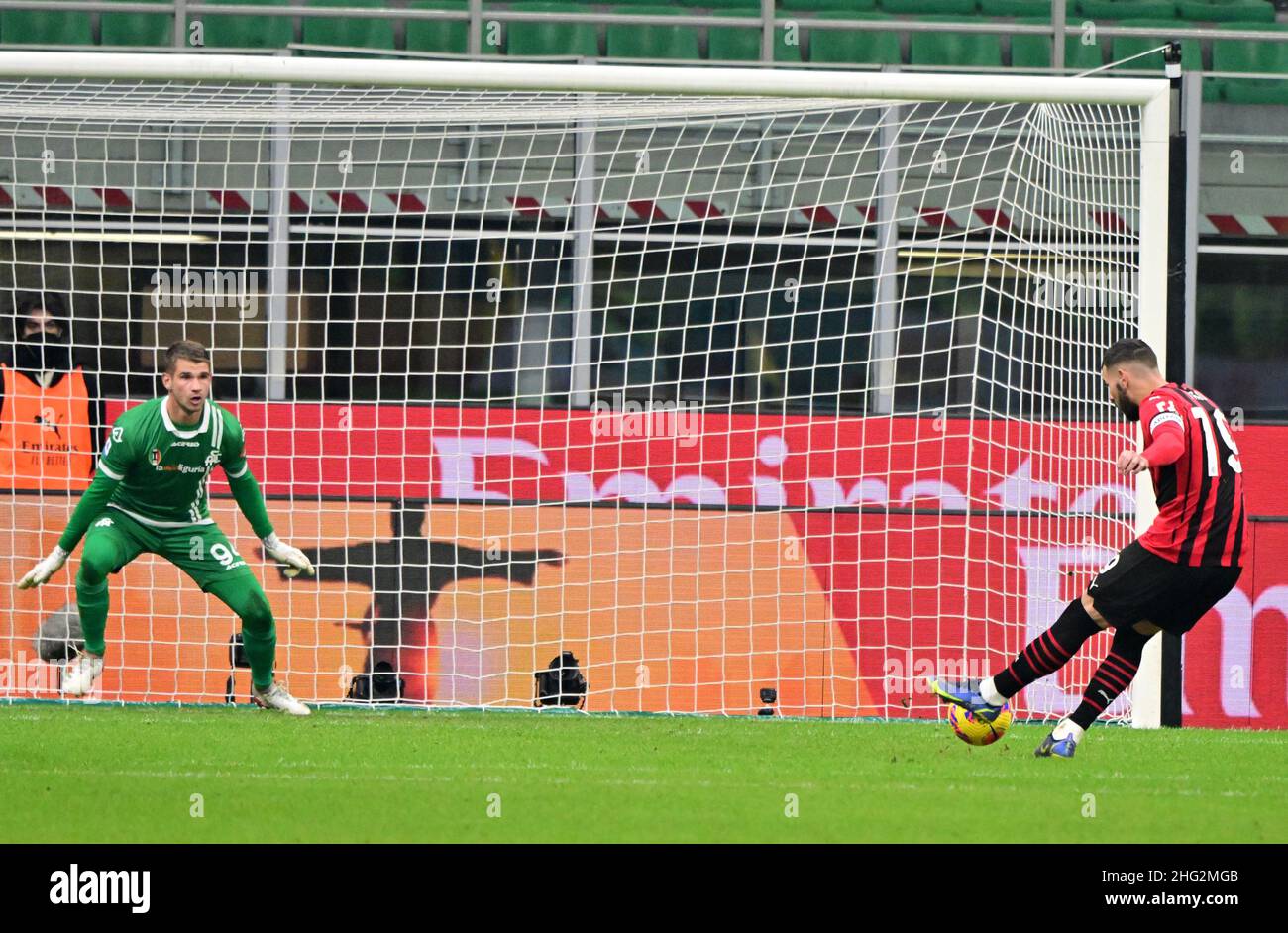 Theo hernandez kick hi-res stock photography and images - Alamy