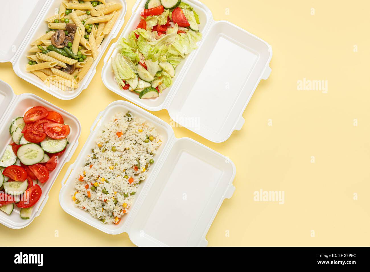Food delivery containers with delicious meals on color background Stock ...