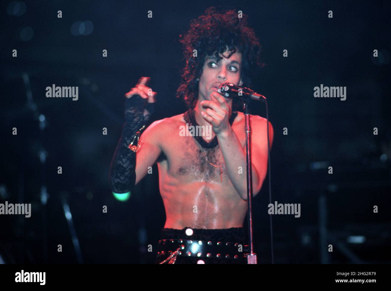 DETROIT, MI - NOVEMBER 4: American singer Prince (1958-2016) performs ...