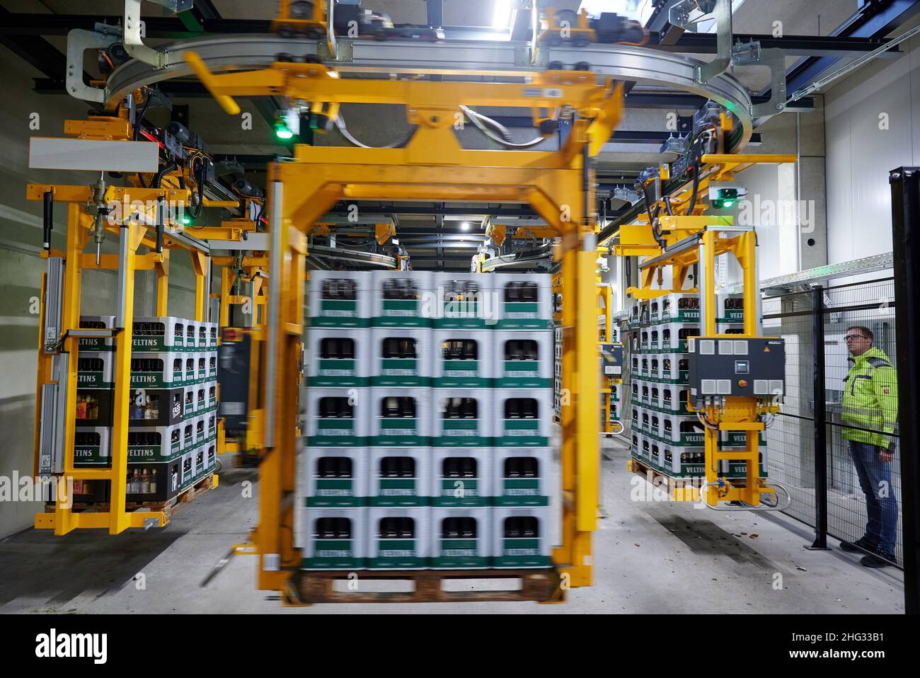 Monorail overhead conveyor hi-res stock photography and images - Alamy