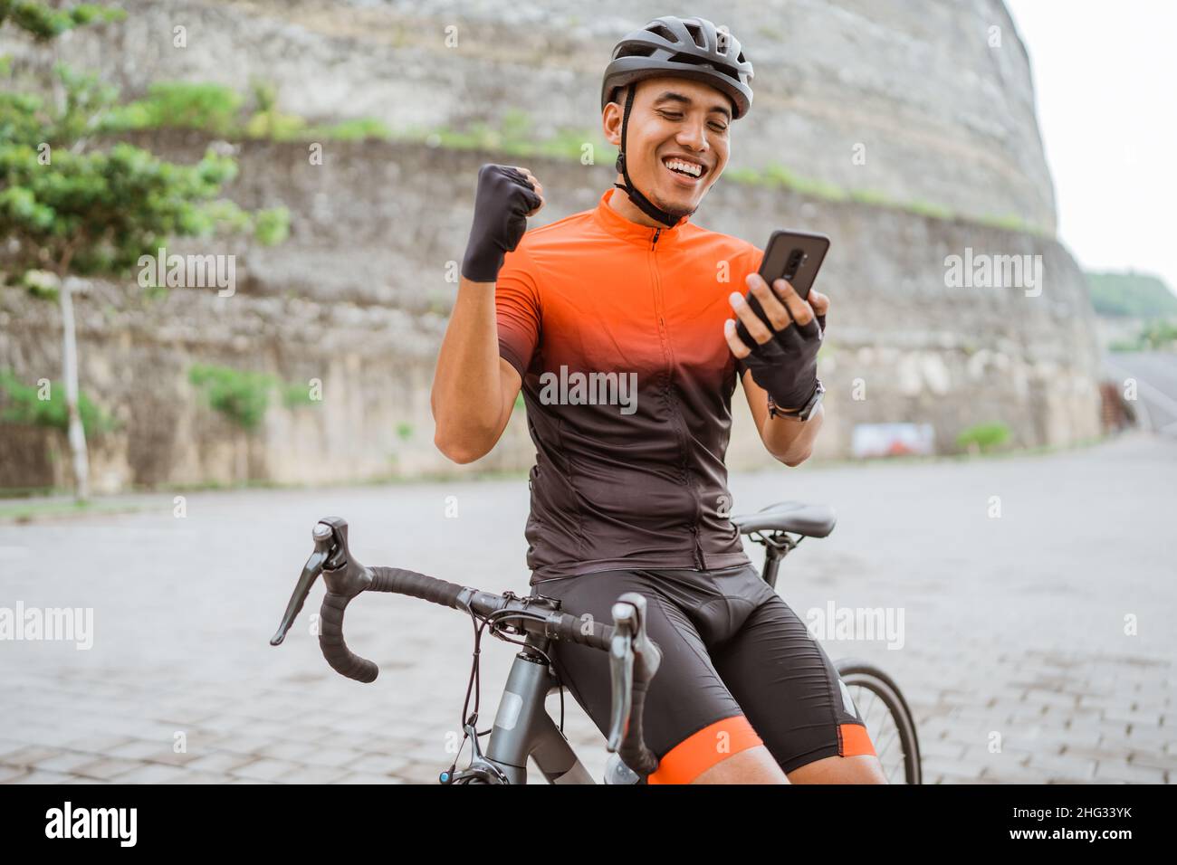 Mountain biker using gps of his bike hi-res stock photography and ...