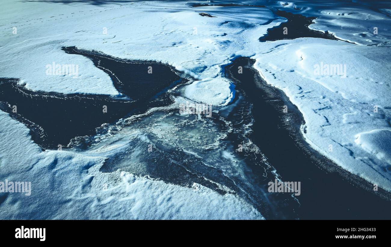 Frozen moving water hi-res stock photography and images - Alamy