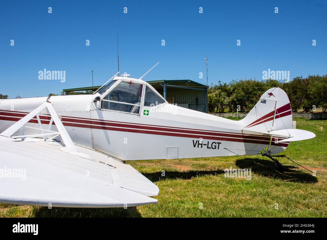 Piper Model PA-25-235 Airplane ow plane at Lake Keepit Soaring Club ...