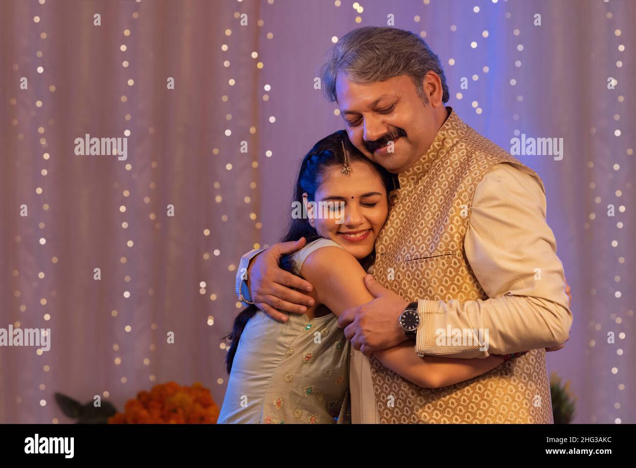 Indian father daughter hugging hi-res stock photography and images - Alamy