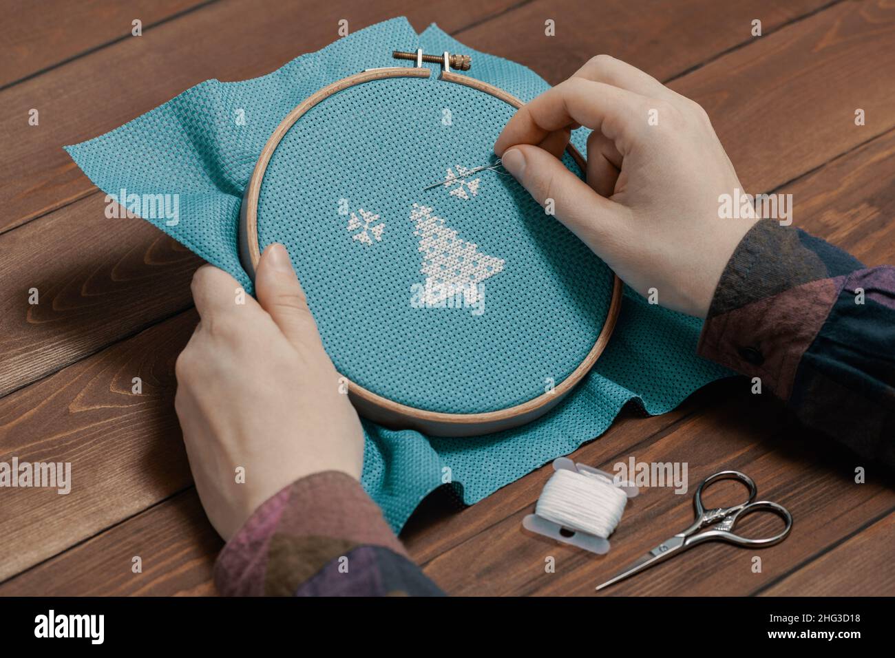 Craftsperson fixing thread on canvas in indoors Stock Photo - Alamy