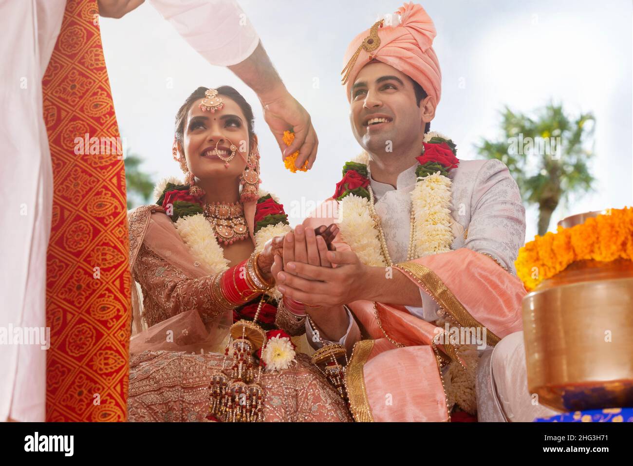 Indian bride and groom performing ritual during wedding ceremony Stock ...