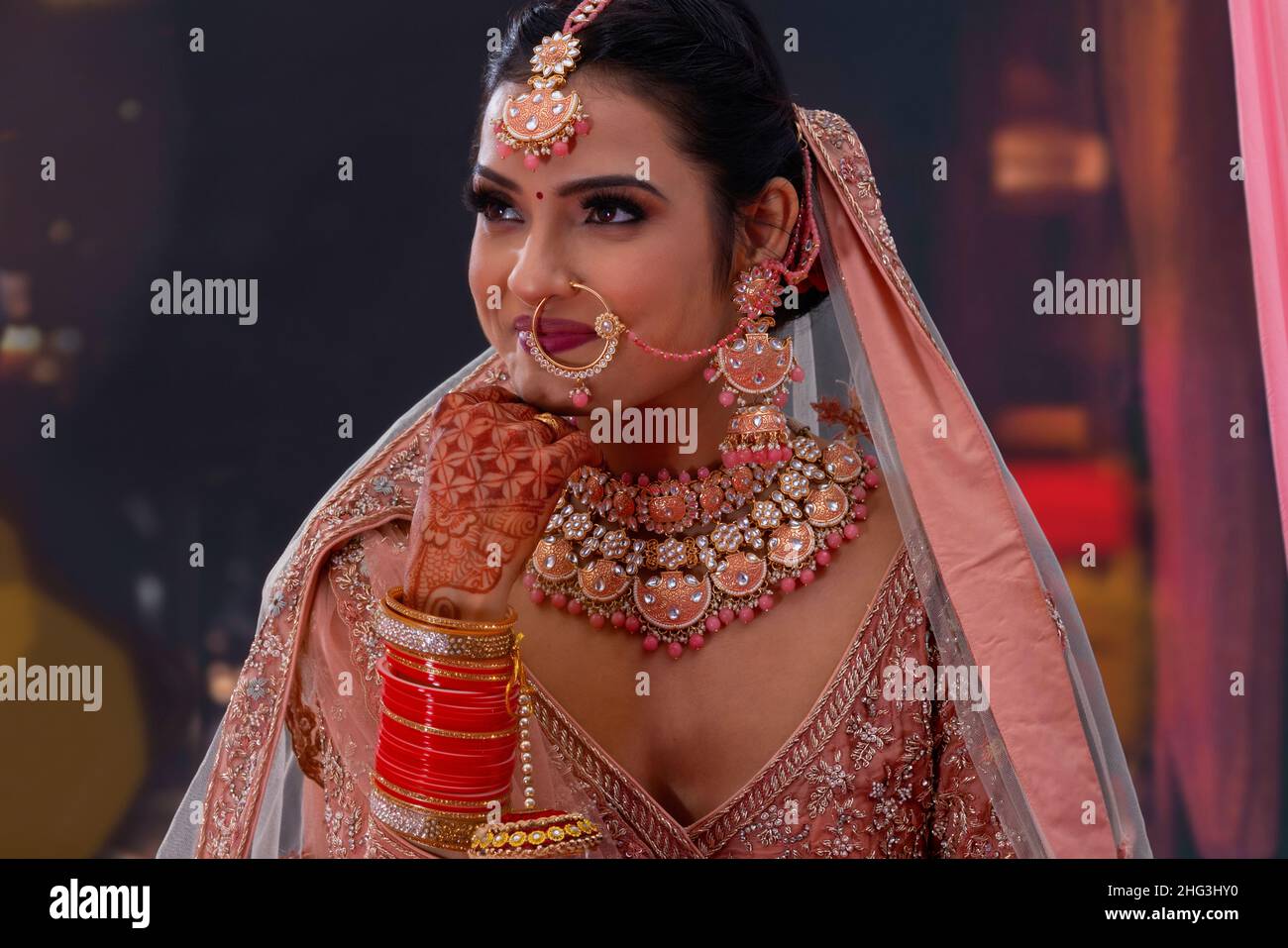 Portrait of a beautiful Indian bride in traditional wedding outfit ...