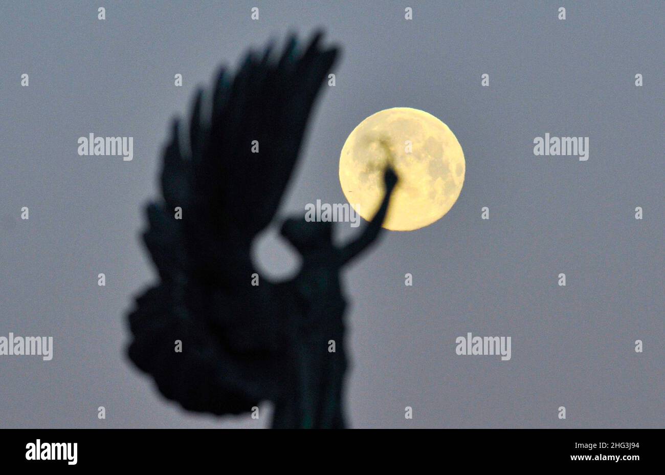 Brighton UK 18th January 2022 - The Wolf Moon sinks behind the Brighton ...