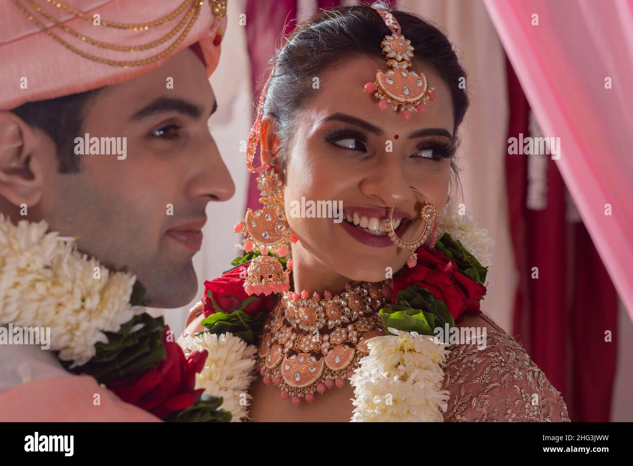 Portrait indian bride groom hi-res stock photography and images - Alamy