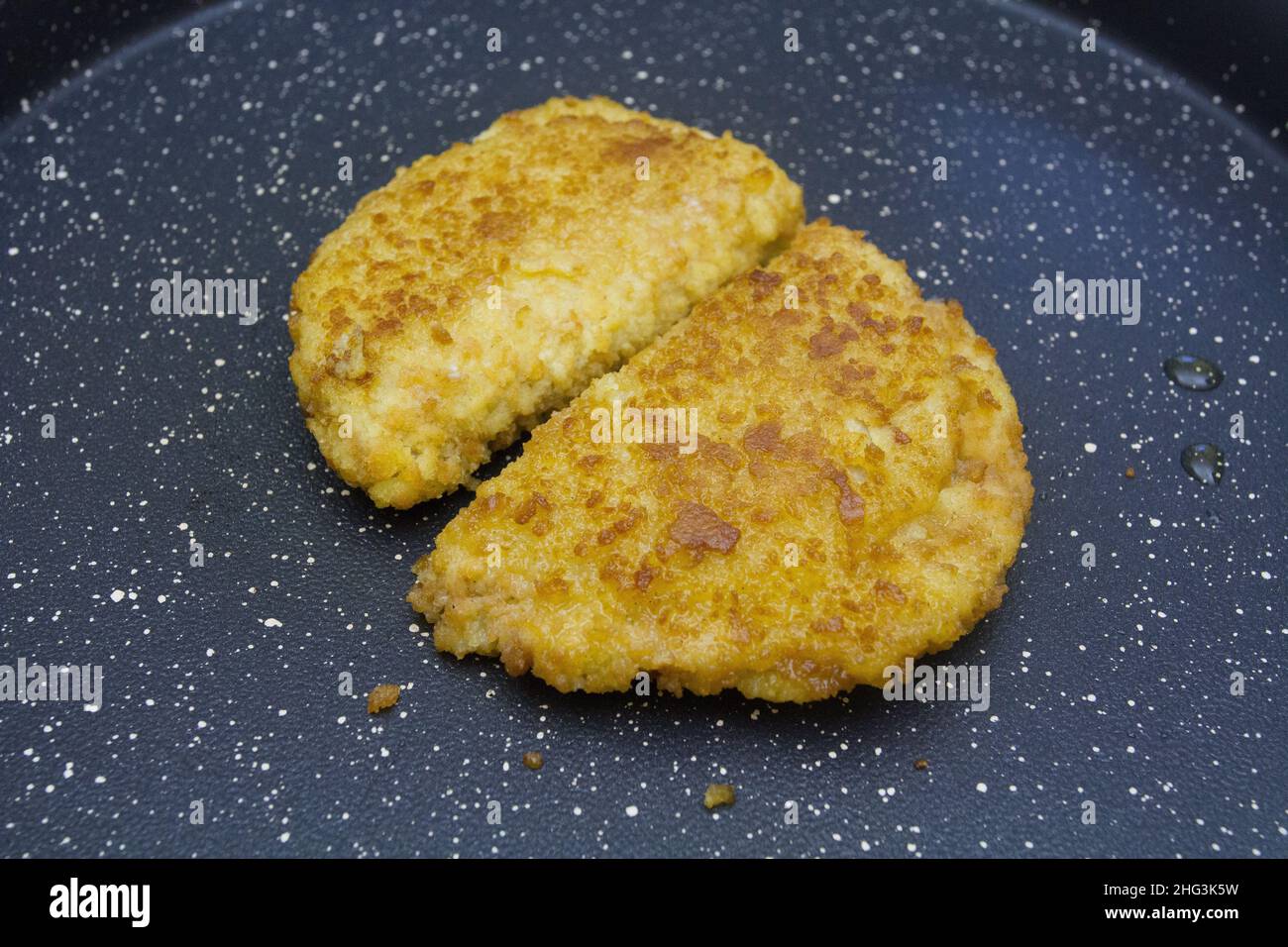 Turkey cordon bleu hi-res stock photography and images - Alamy