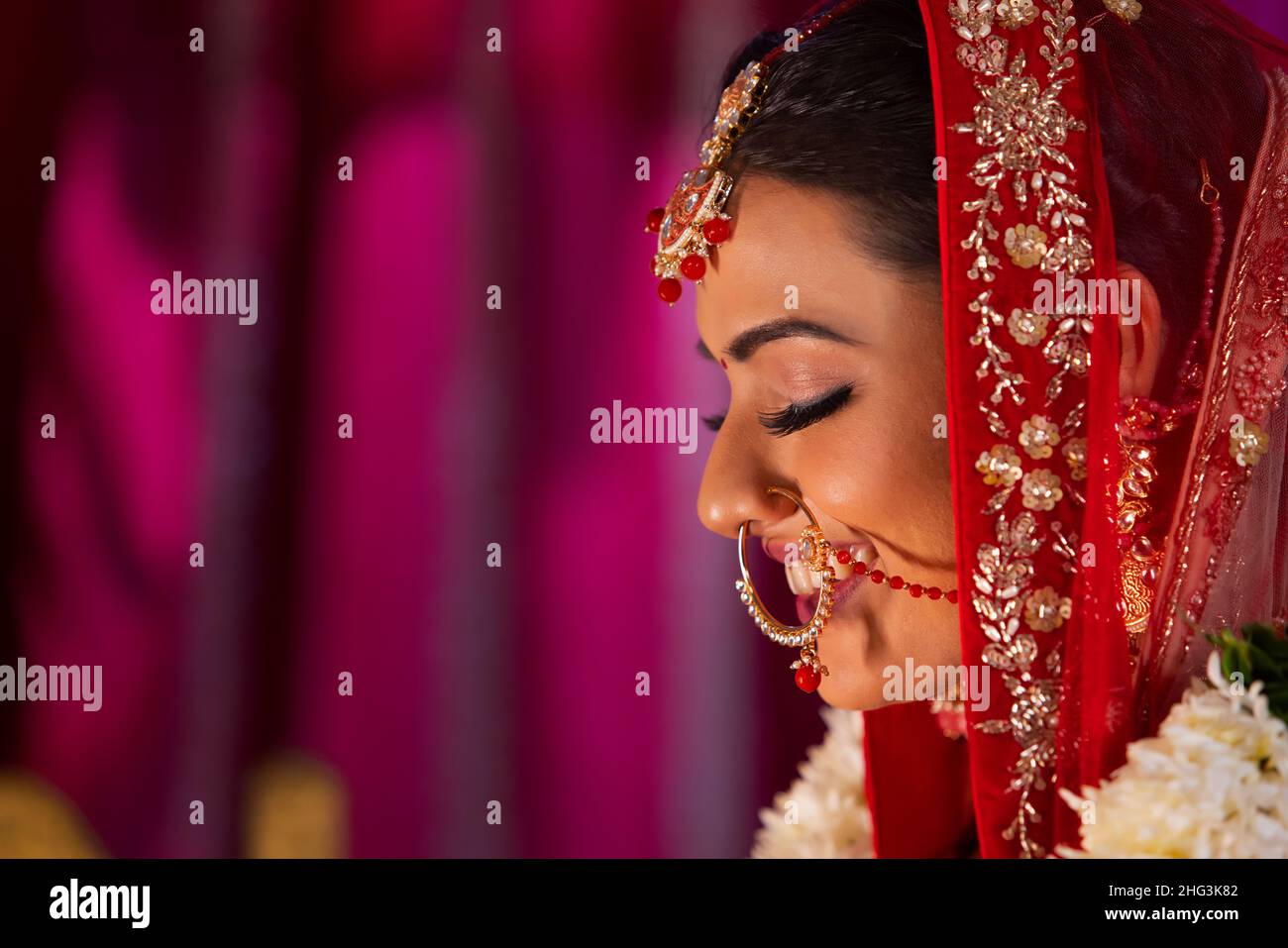 Side view bride closed hi-res stock photography and images - Alamy