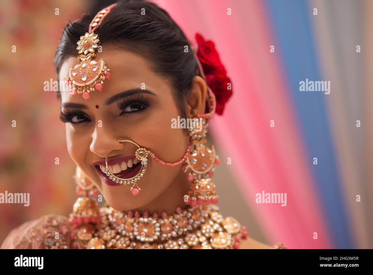 Close-up of a bride in a traditional wedding dress Stock Photo - Alamy