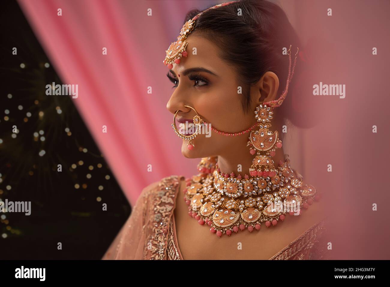 Portrait of beautiful smiling Indian bride in traditional wedding ...