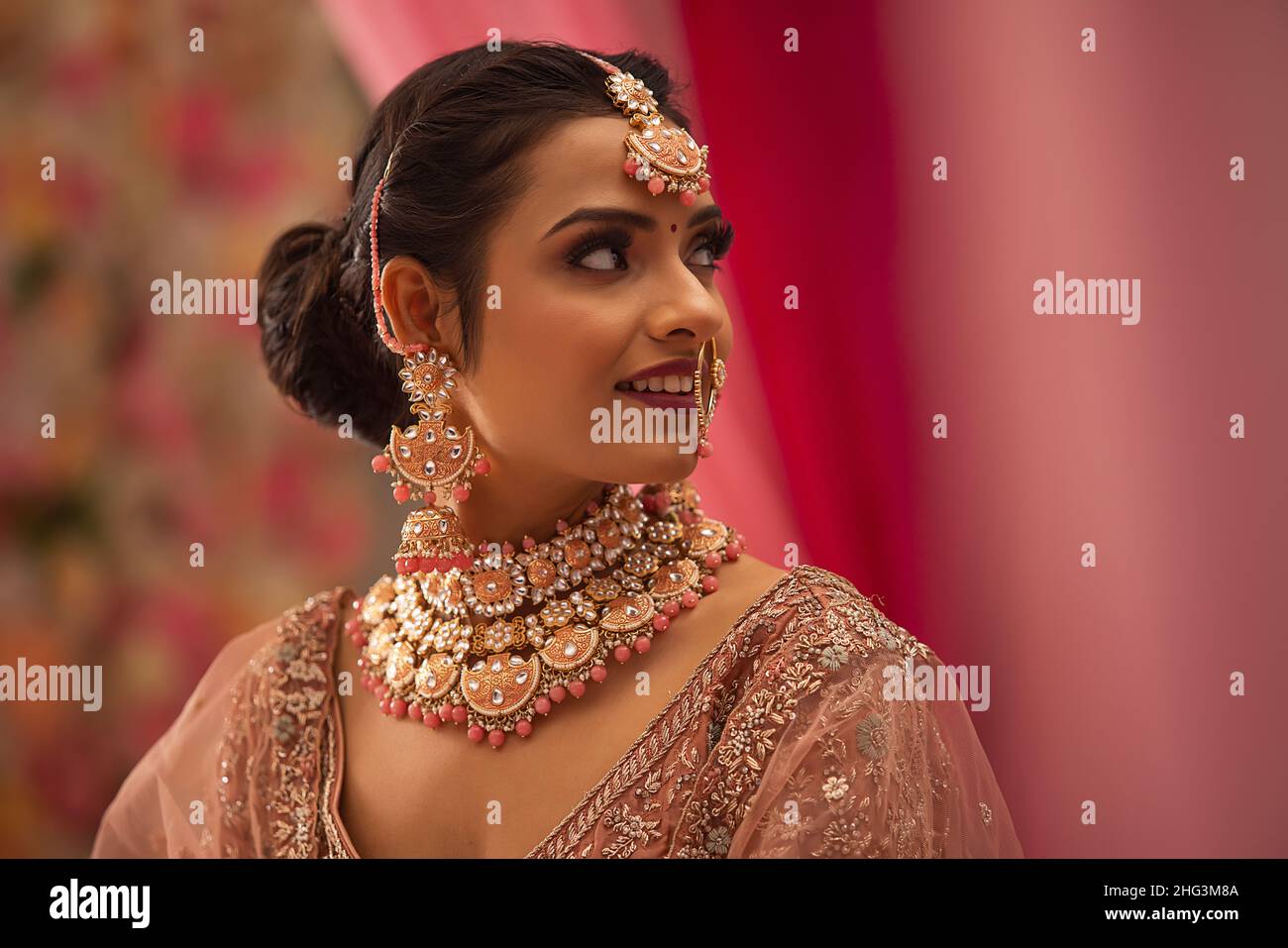 Portrait of beautiful smiling Indian bride in traditional wedding ...