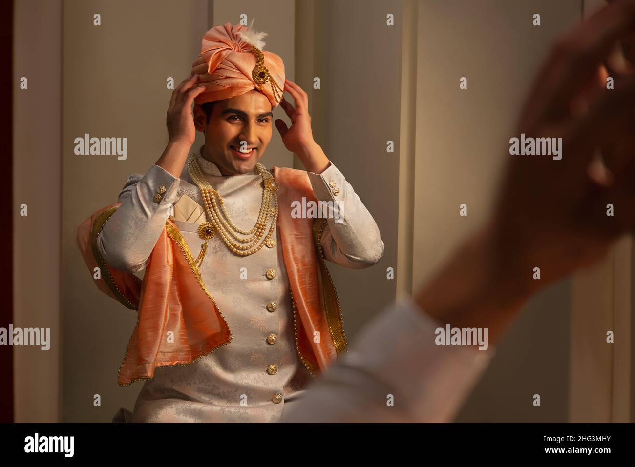 Man pagdi hi-res stock photography and images - Alamy