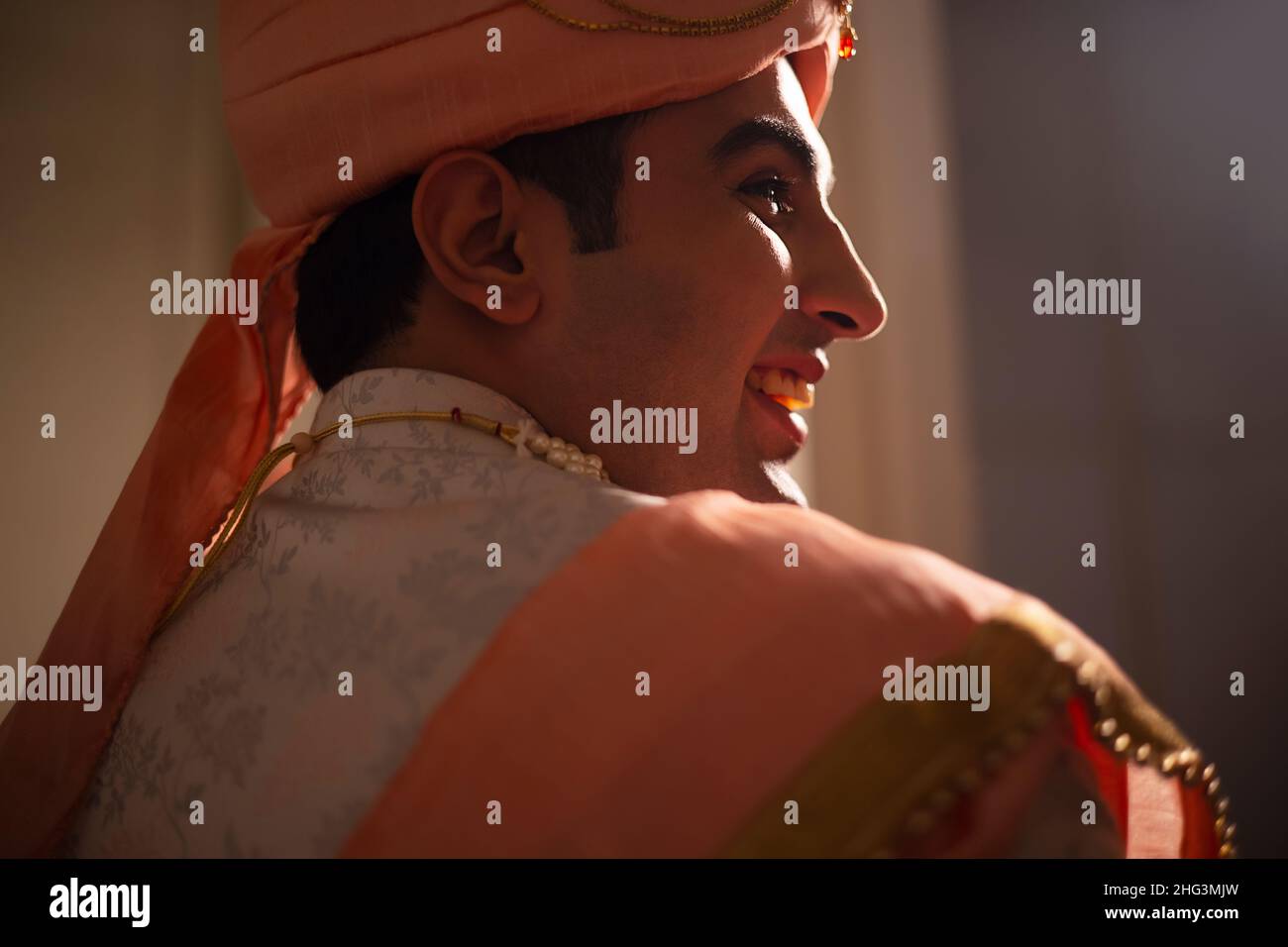 Side view of Indian groom in traditional wedding outfit Stock Photo - Alamy