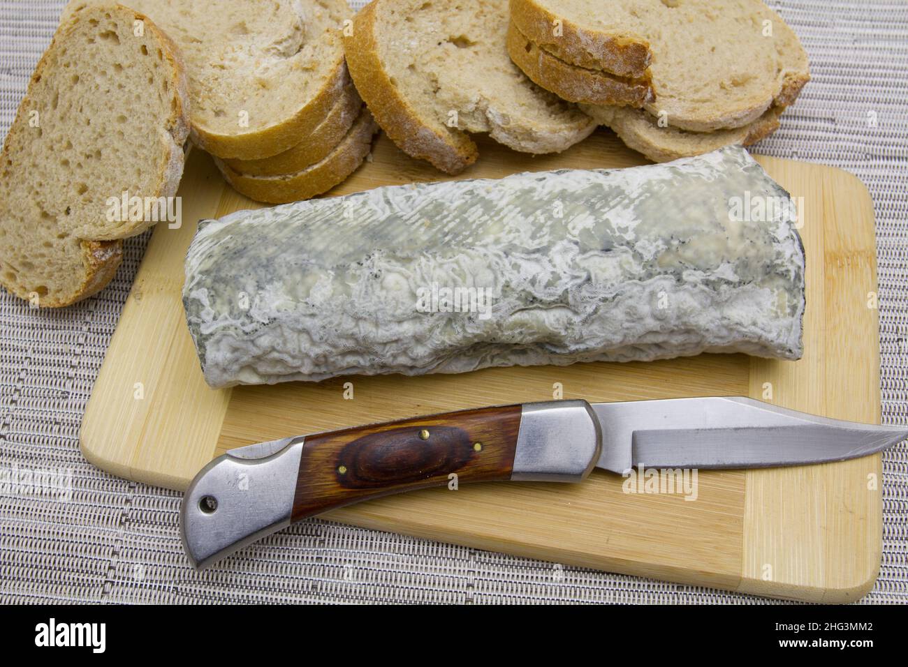 Goat cheese log hi-res stock photography and images - Alamy