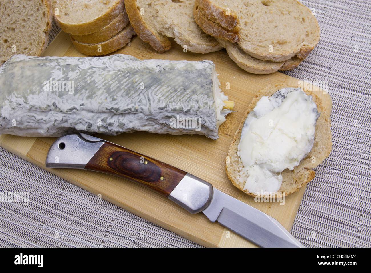 Goat cheese log hi-res stock photography and images - Alamy