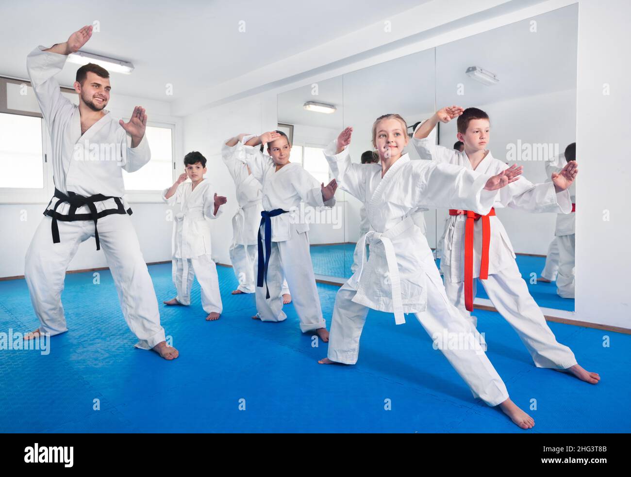 Move moves karate hi-res stock photography and images - Alamy