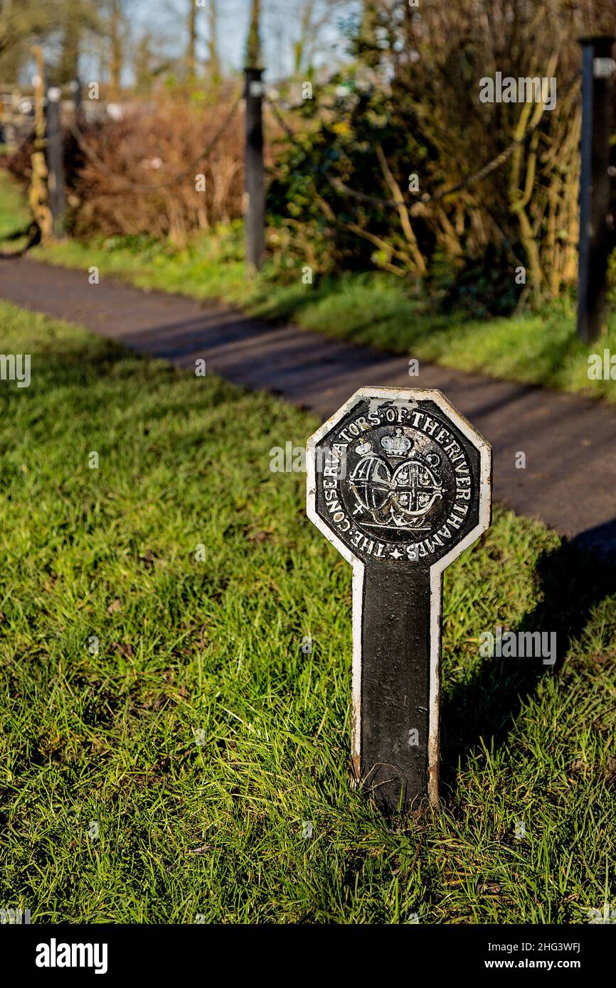 Buscot lock hi-res stock photography and images - Alamy