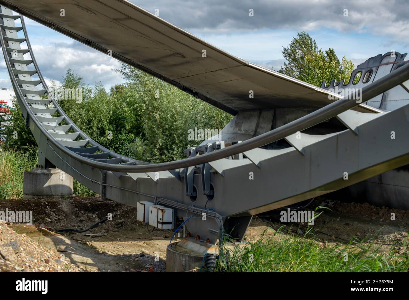 The Swarm and Saw The Ride (from the Movie) at Thorpe Park Theme Park ...