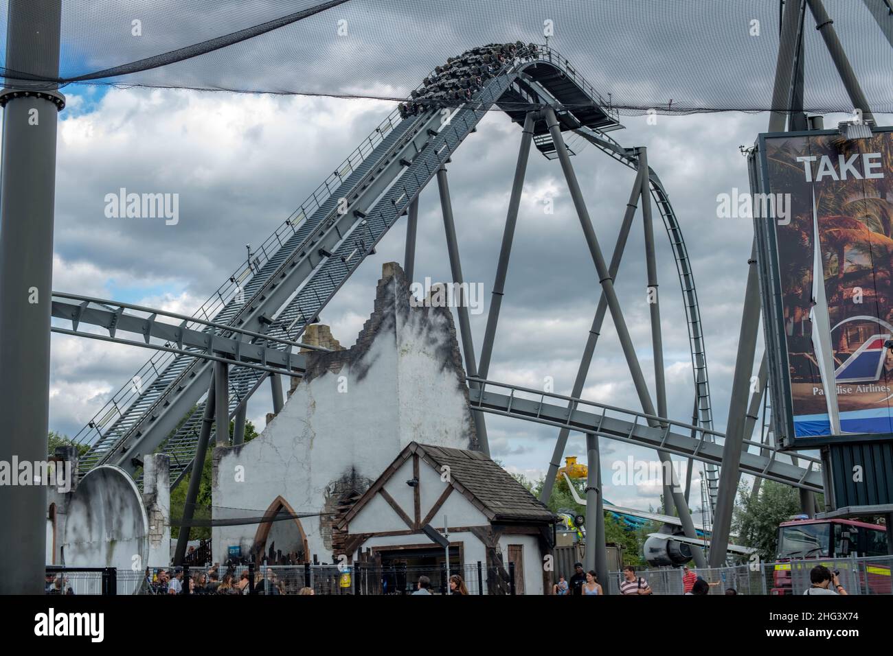 The Swarm and Saw The Ride (from the Movie) at Thorpe Park Theme Park ...