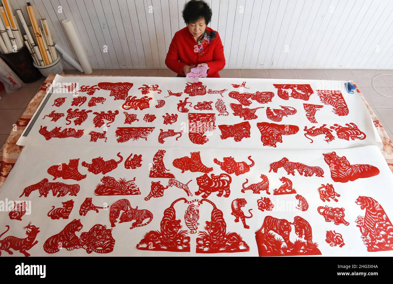 HANDAN, CHINA - JANUARY 18, 2022 - A folk paper cutting artist creates ...
