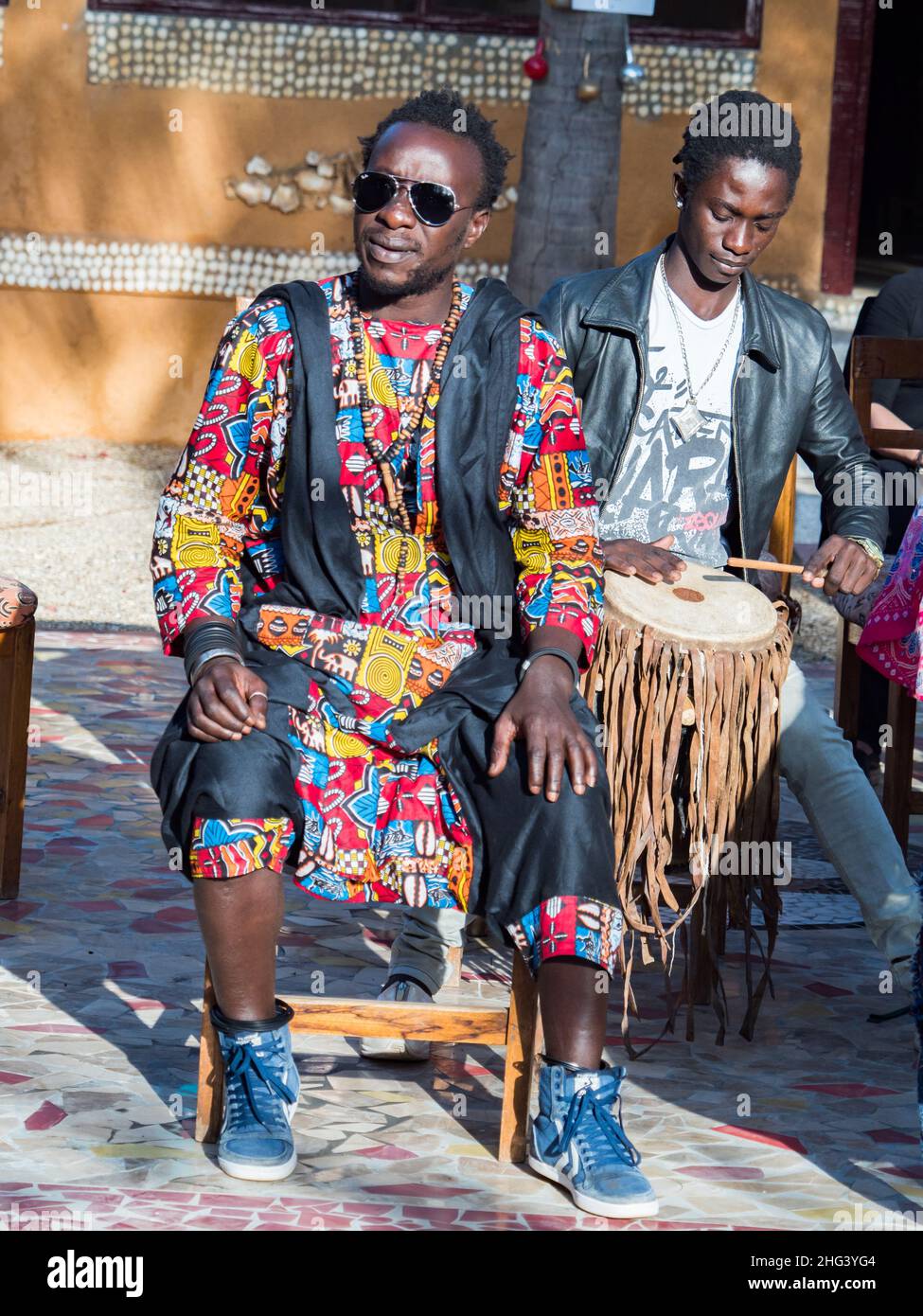 Aboriginal musician band drum hi-res stock photography and images - Alamy