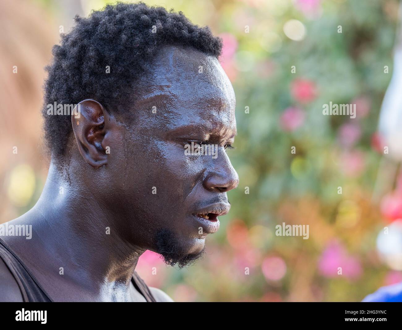 Senegal people portrait senegalese man hi-res stock photography and ...
