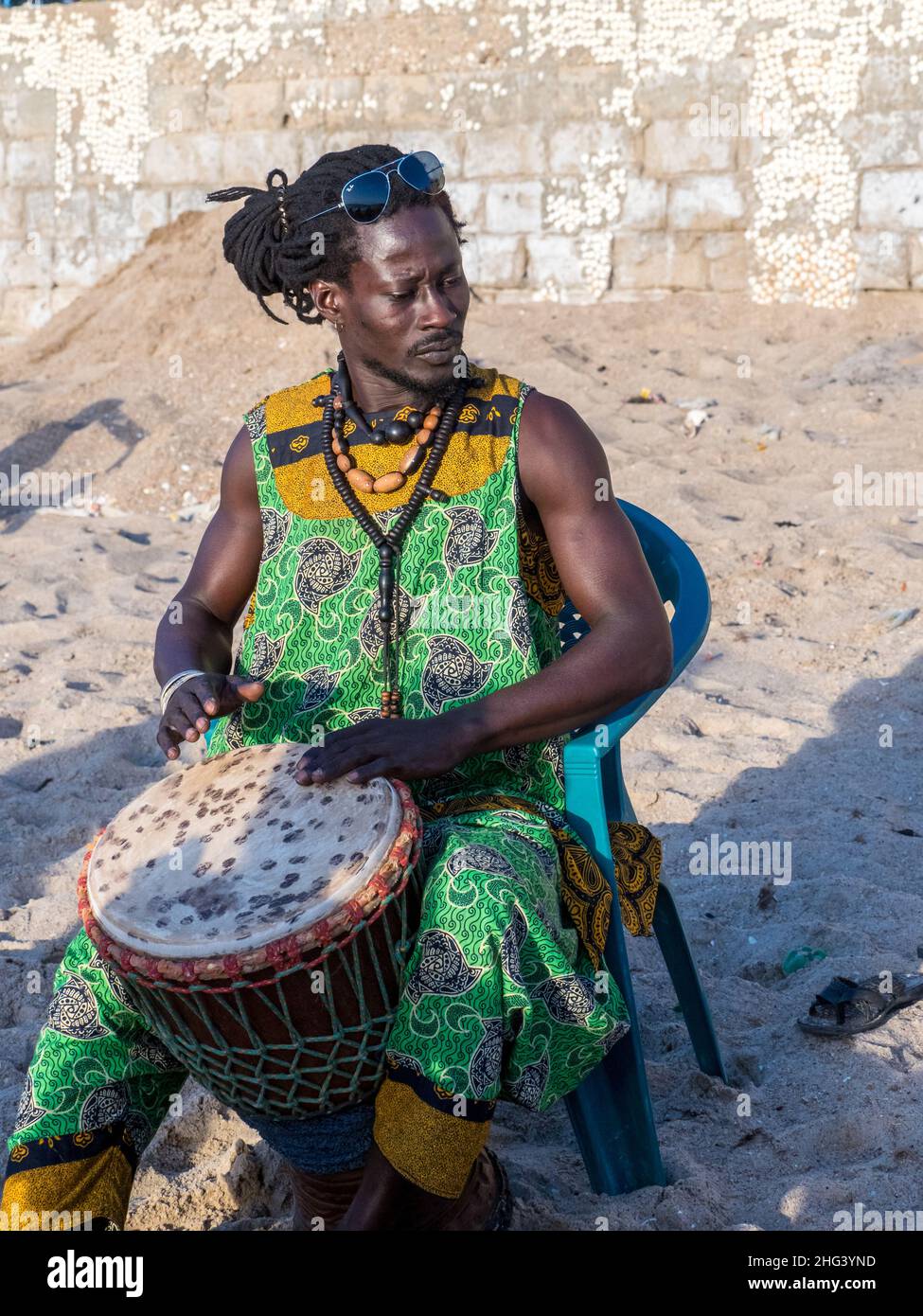 Aboriginal musician band drum hi-res stock photography and images - Alamy
