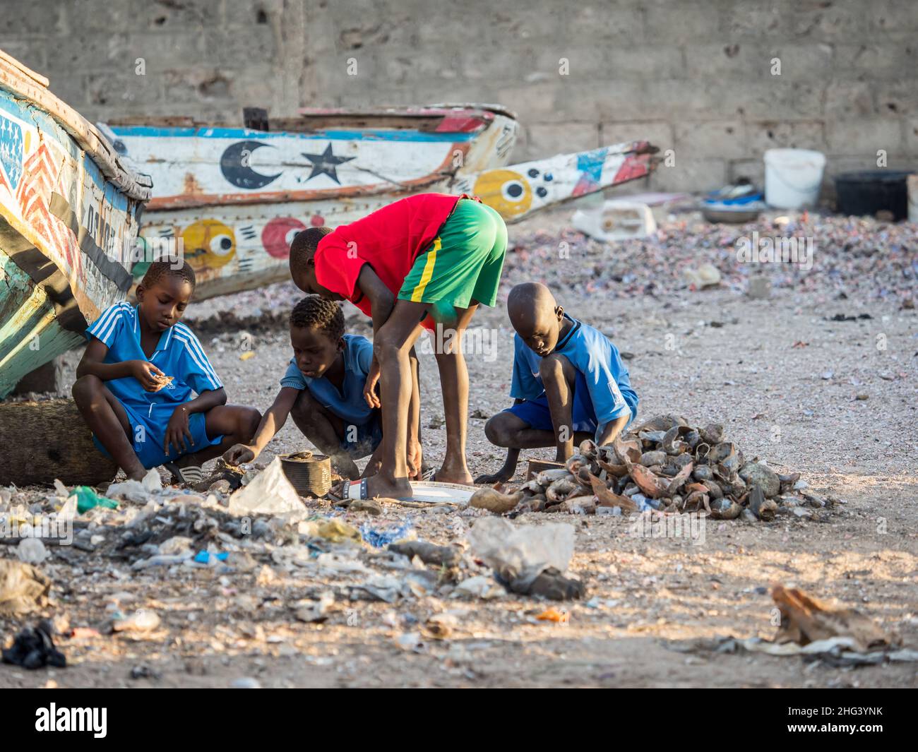African children working hi-res stock photography and images - Alamy