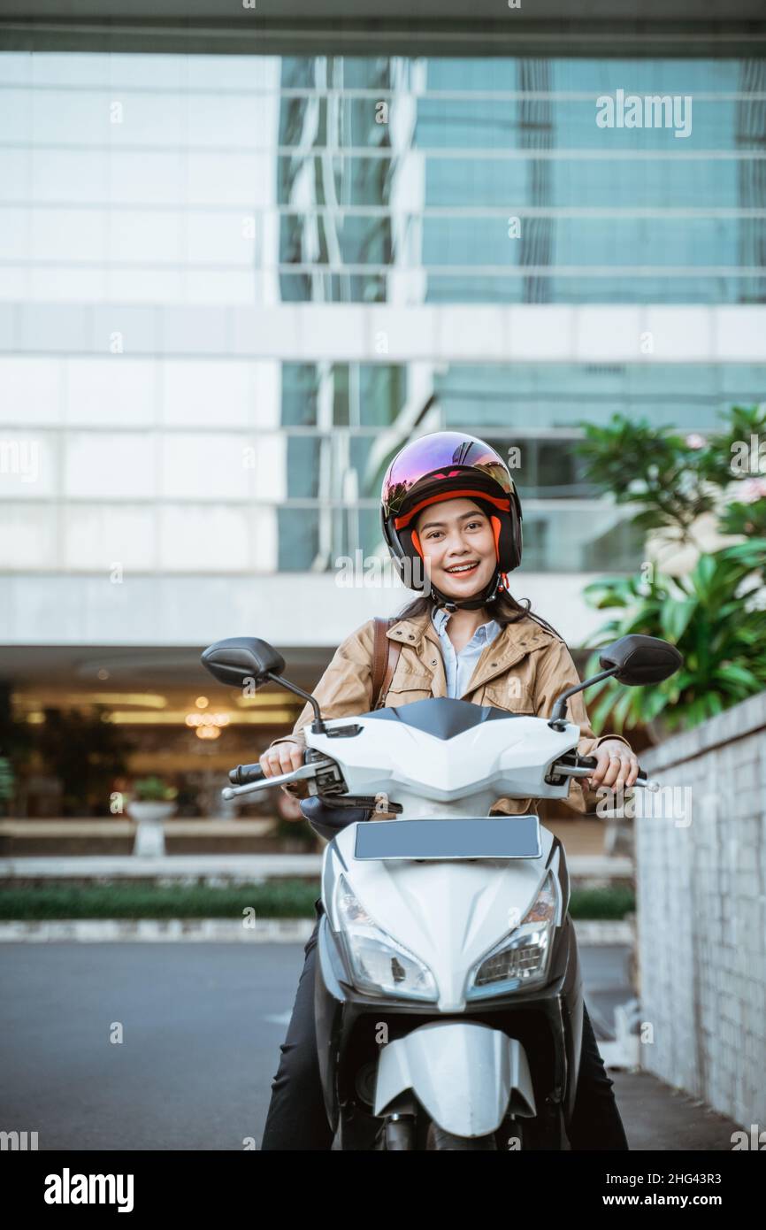 Girl wearing motorcycle helmet hi-res stock photography and images - Alamy