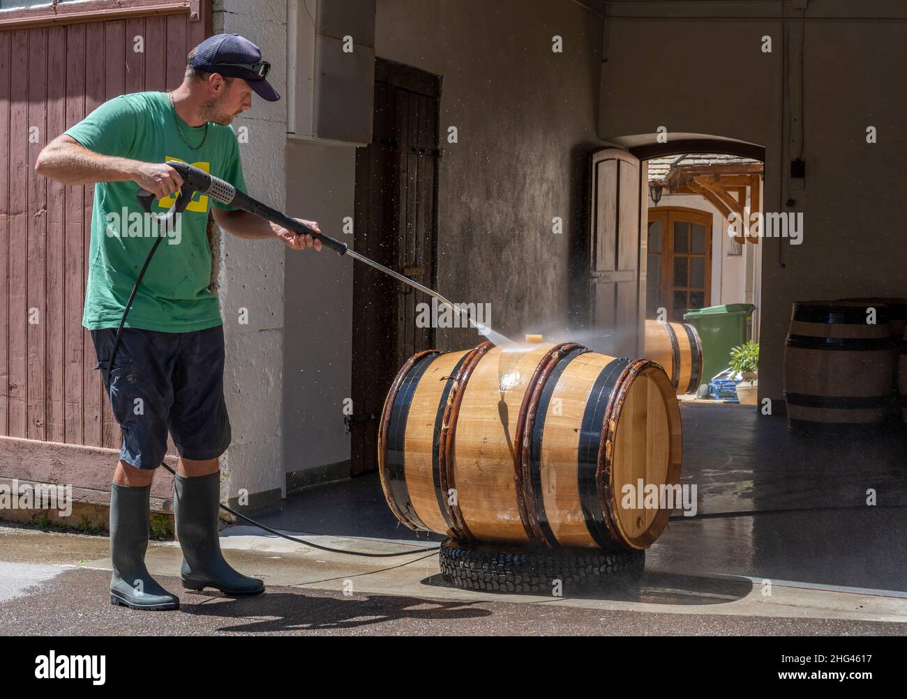 Barrel washing machine hi-res stock photography and images - Alamy