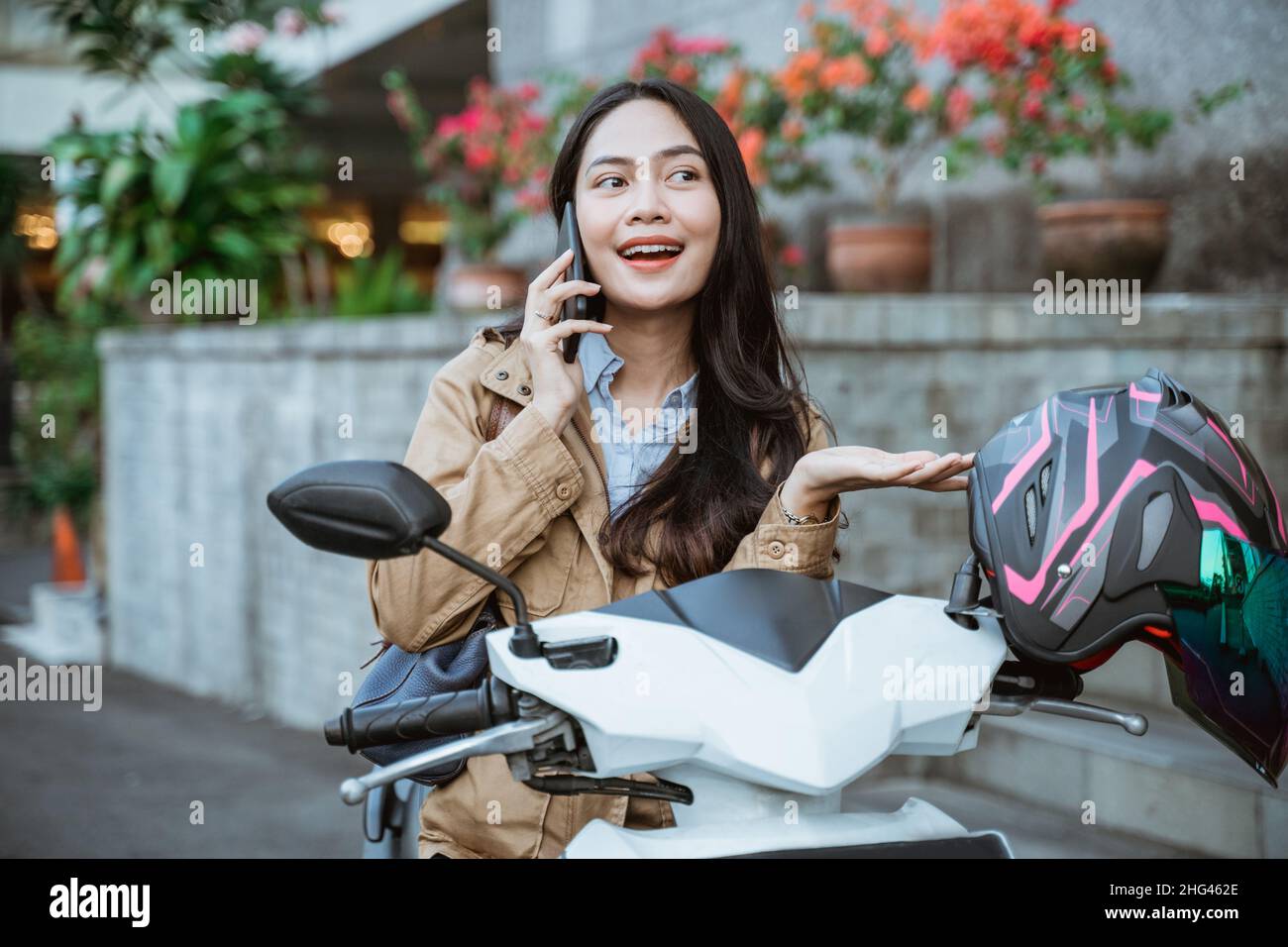 Woman working on motorcycle hi-res stock photography and images - Alamy