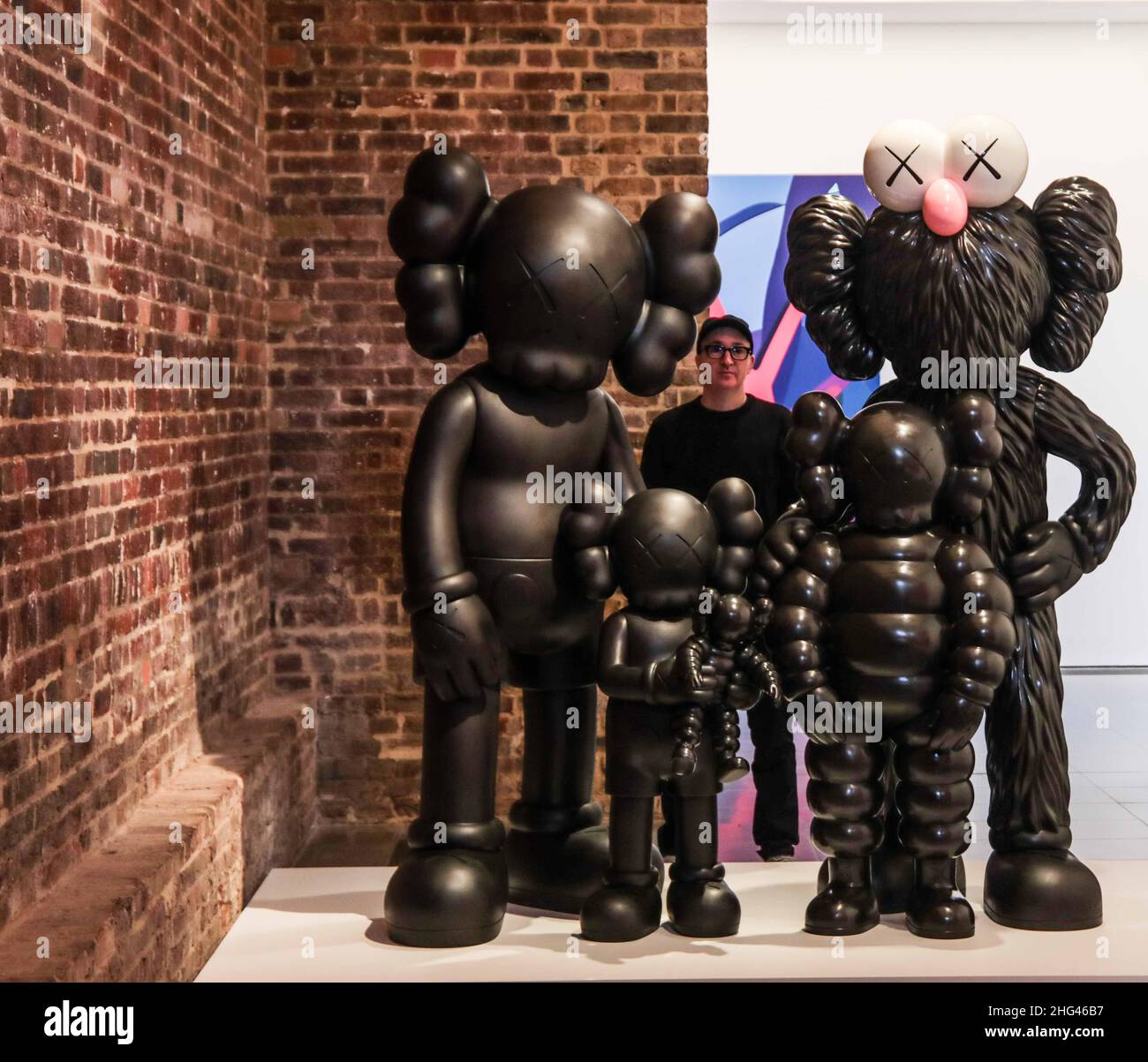 London UK 18 January 2022 The Artist in front of Family Painted Bronze ...
