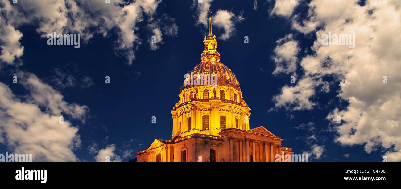 Les Invalides (The National Residence of the Invalids) at night. Paris ...