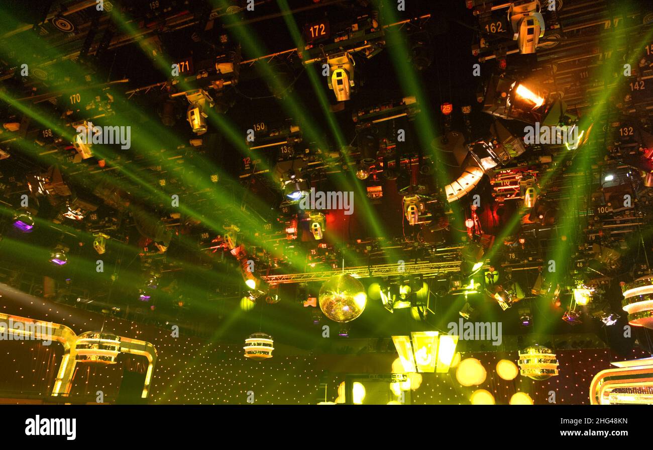 Tv studio lighting grid hi-res stock photography and images - Alamy