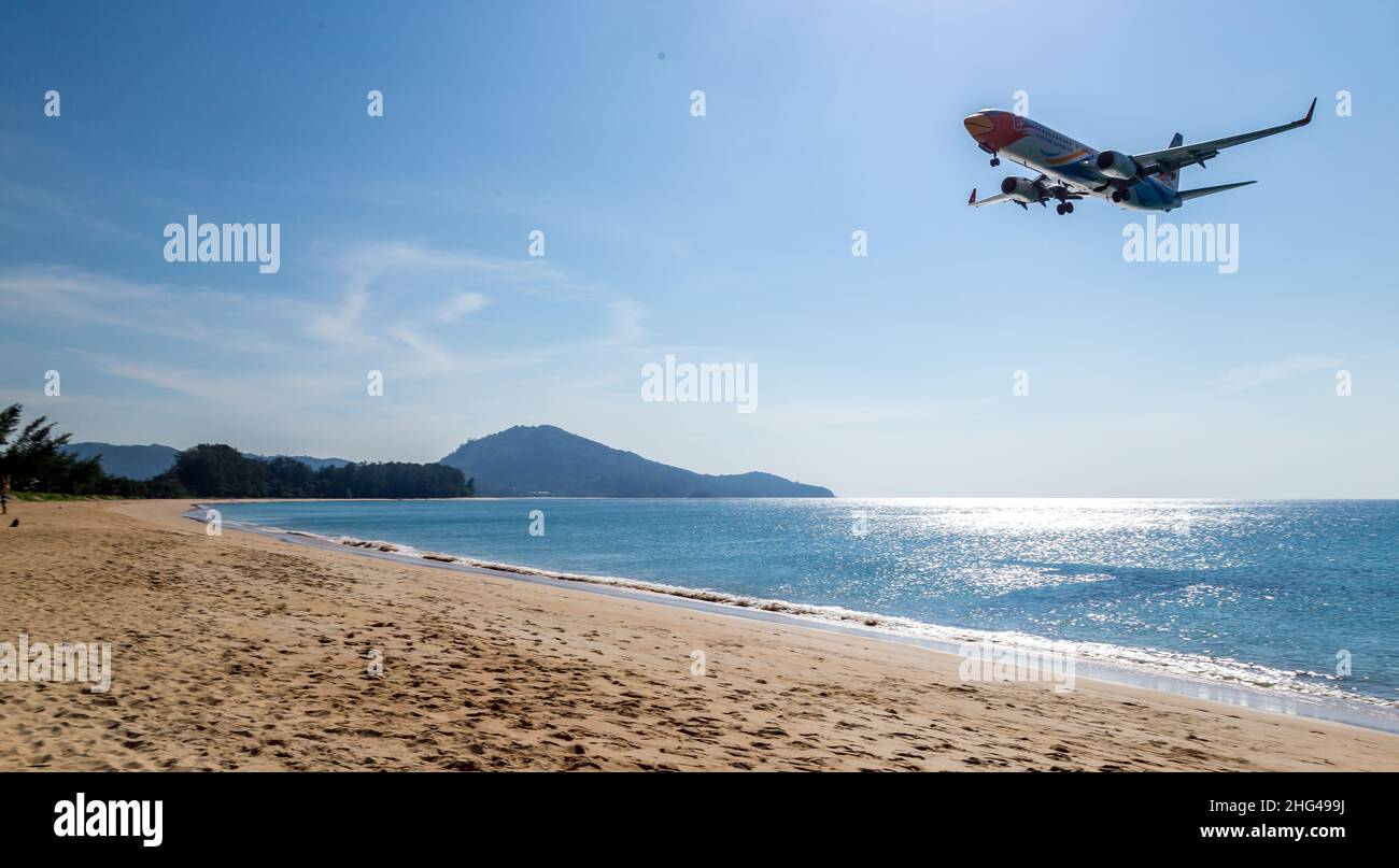 Mai khao plane hi-res stock photography and images - Alamy