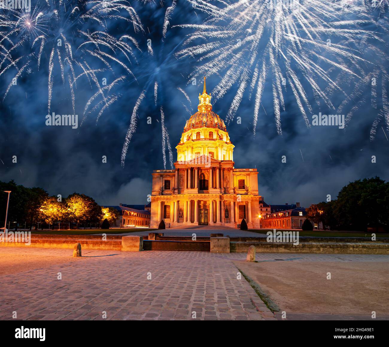 Celebratory colorful fireworks over the Les Invalides (The National ...