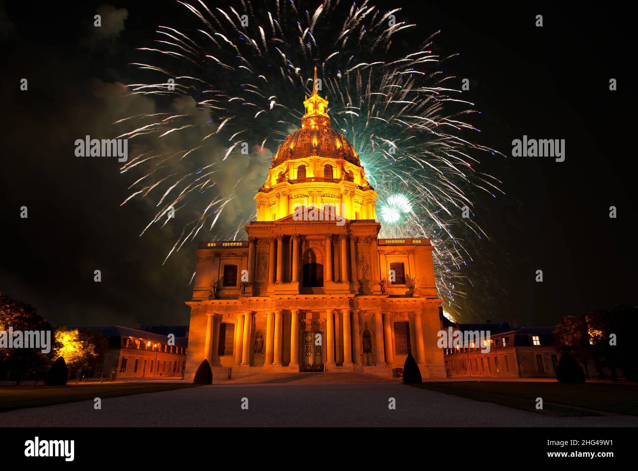 Celebratory colorful fireworks over the Les Invalides (The National ...