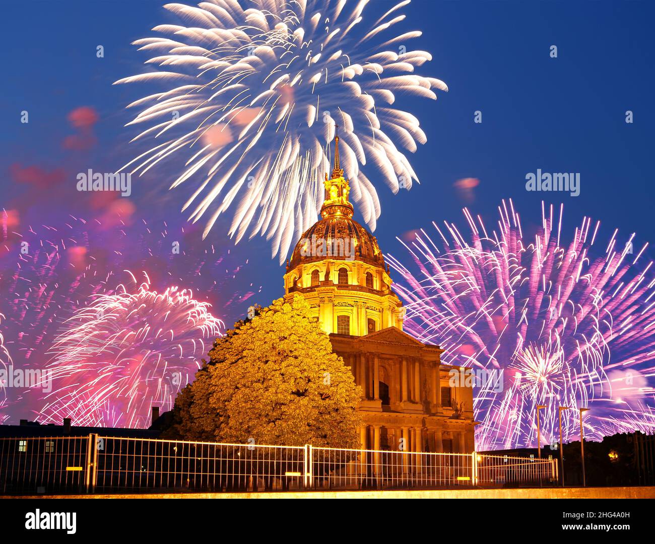 Celebratory colorful fireworks over the Les Invalides (The National ...