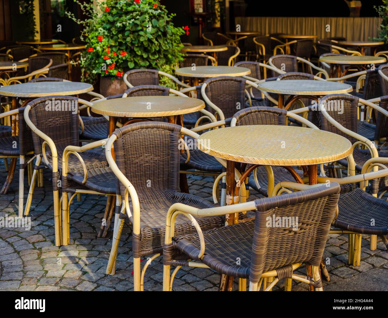 Empty outdoor terrace hi-res stock photography and images - Alamy