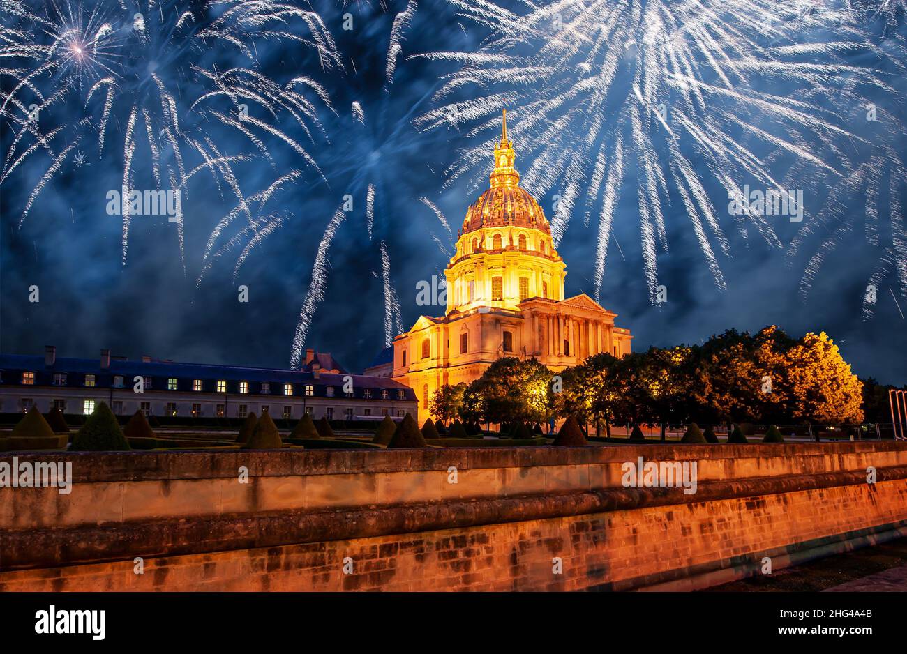 Celebratory colorful fireworks over the Les Invalides (The National ...